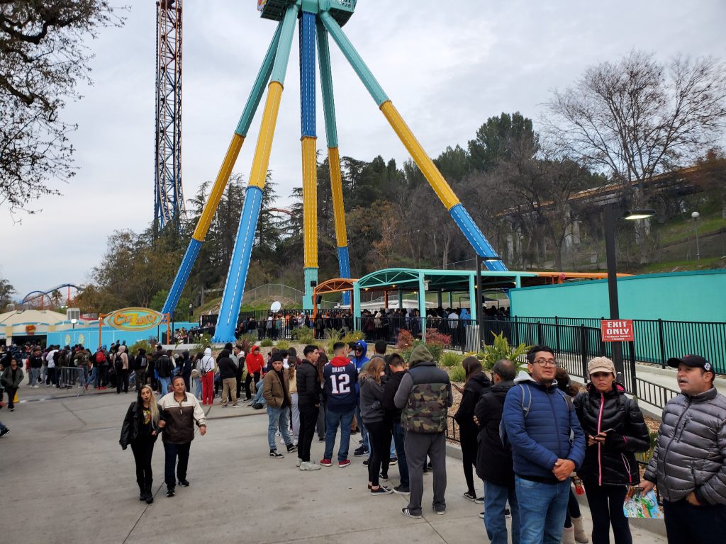 Crazy Holiday Crowds at Six Flags Magic Mountain - Coaster Kings