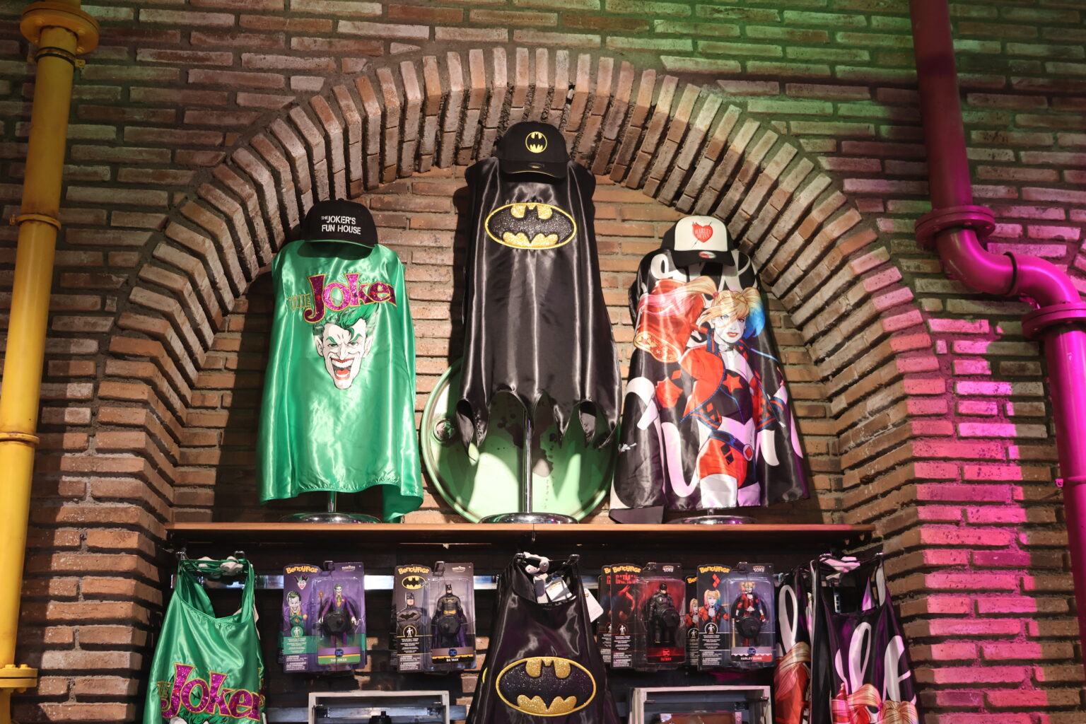 BATMAN GOTHAM CITY ESCAPE OPENING NIGHT EVENT & EXPERIENCE REVIEW (WITH ...